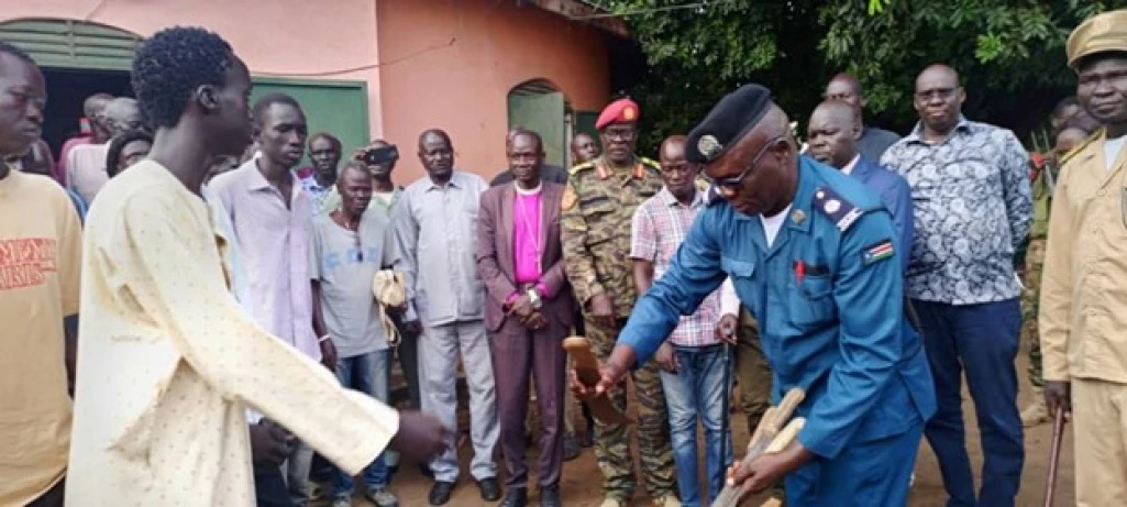 Nimule gangs surrender weapons, pledge peace - The Radio Community